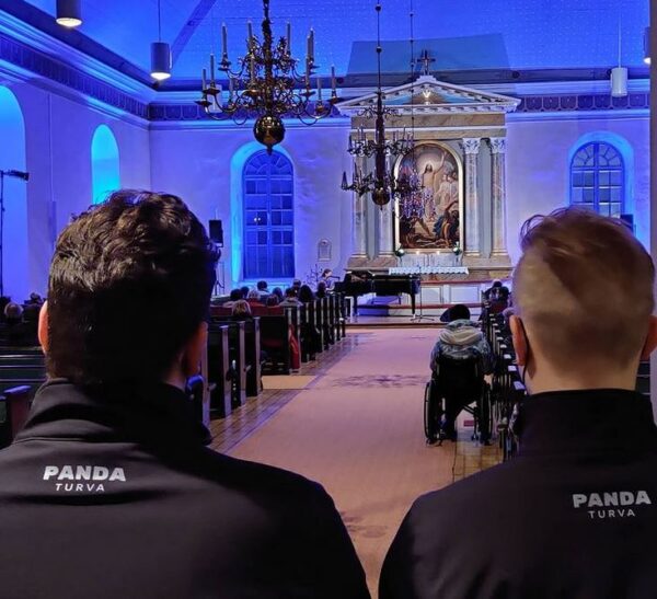 Palvelu edellä - Panda Turva